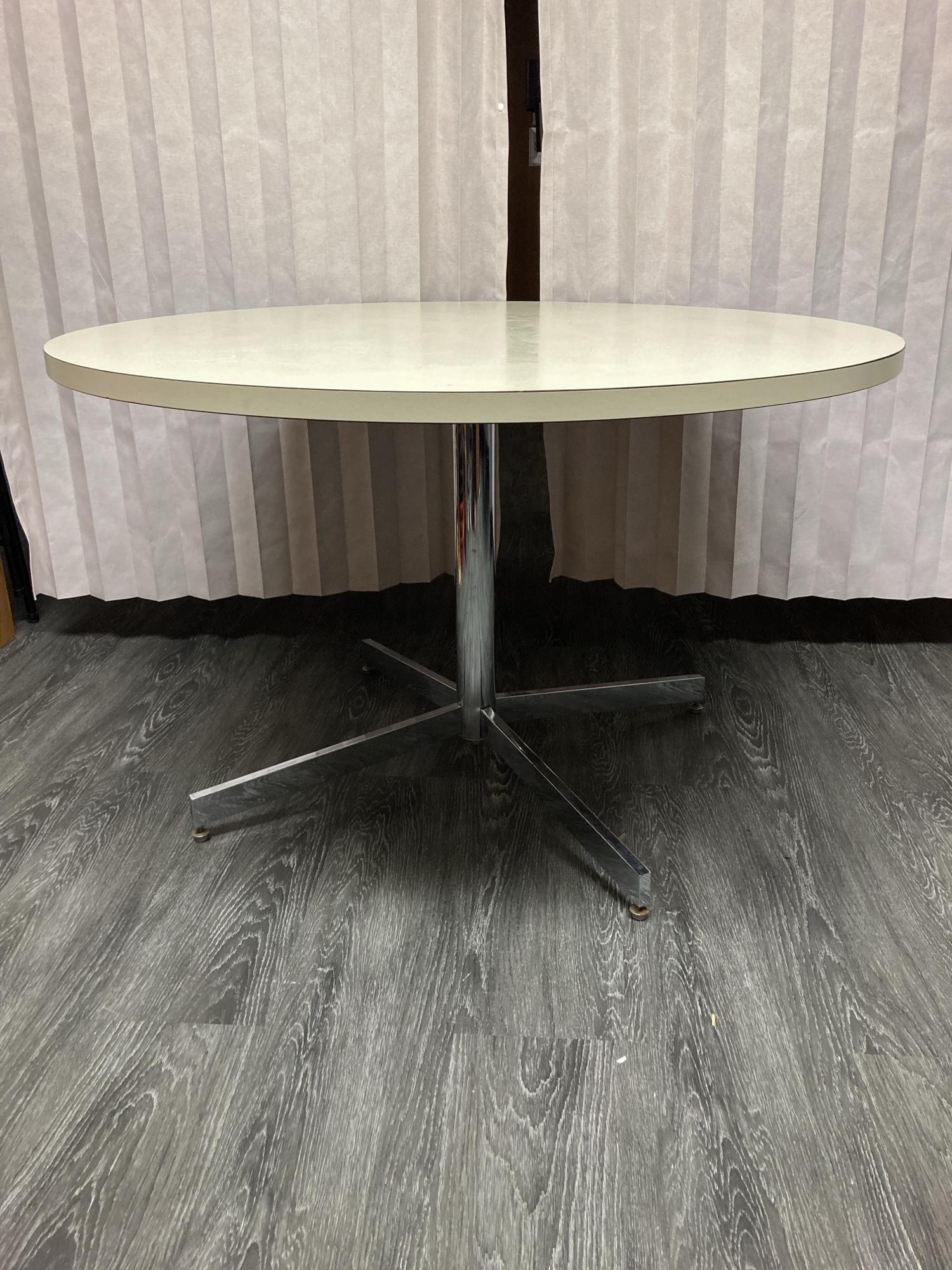 Round Tables (3) | Reaching Across Illinois Library System